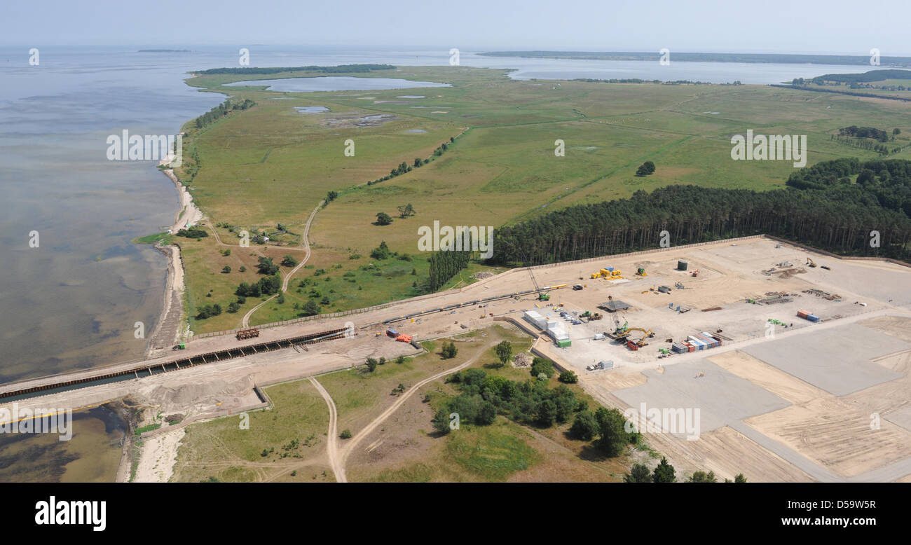 Pipelay barge 'Castoro 10' lays pipes for Nord Stream pipeline off ...