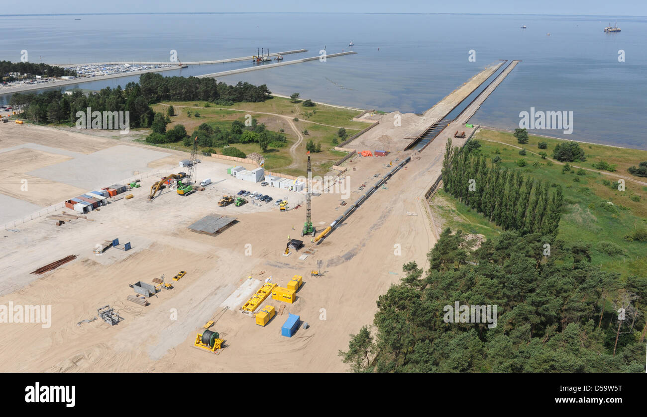 Pipelay barge 'Castoro 10' lays pipes for Nord Stream pipeline off ...