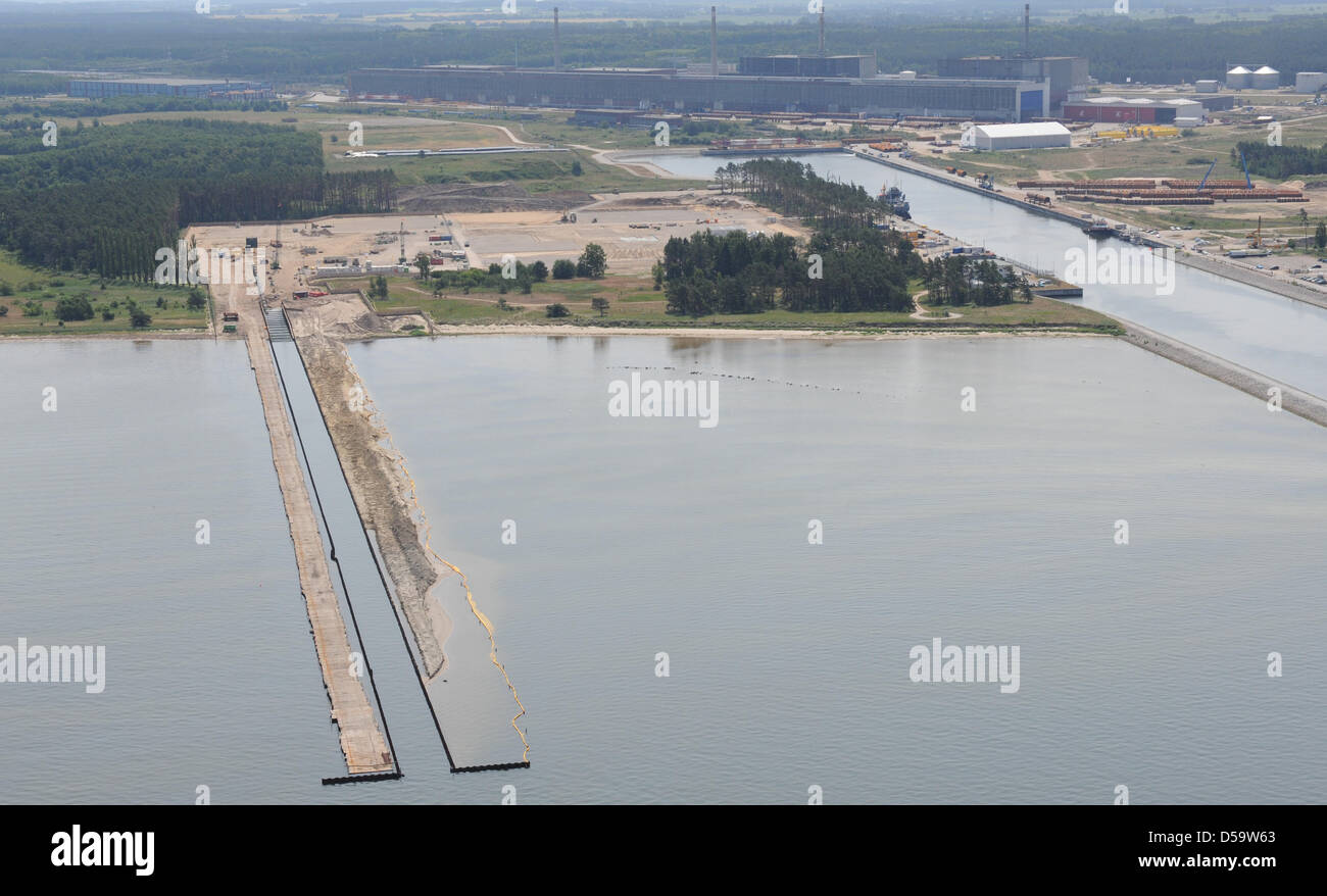 Pipelay barge 'Castoro 10' lays pipes for Nord Stream pipeline off ...