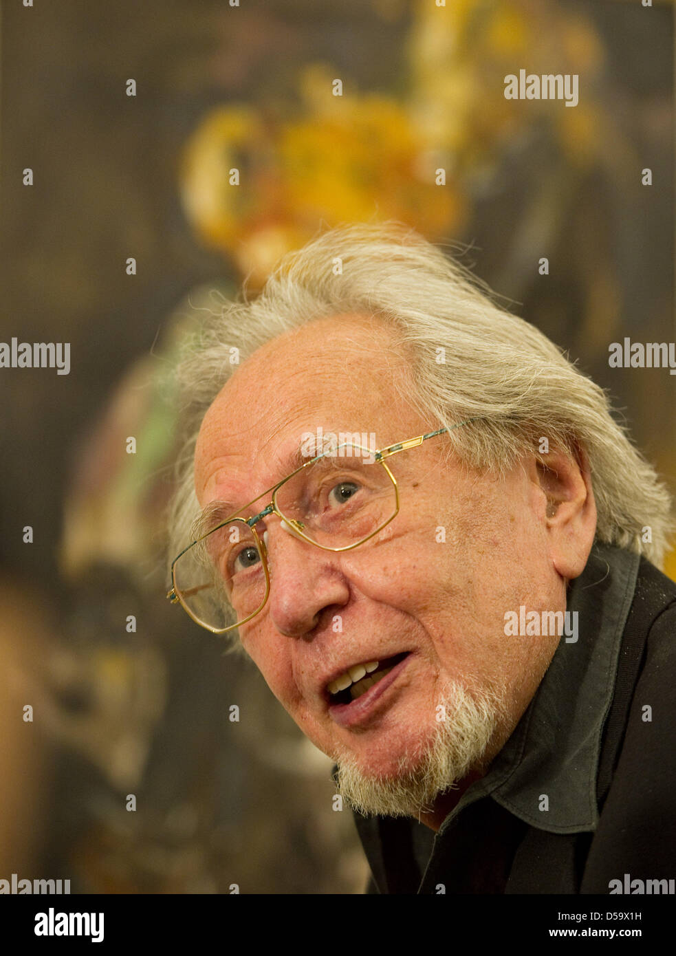 German painter Bernhard Heisig smiles in front of his work in ...