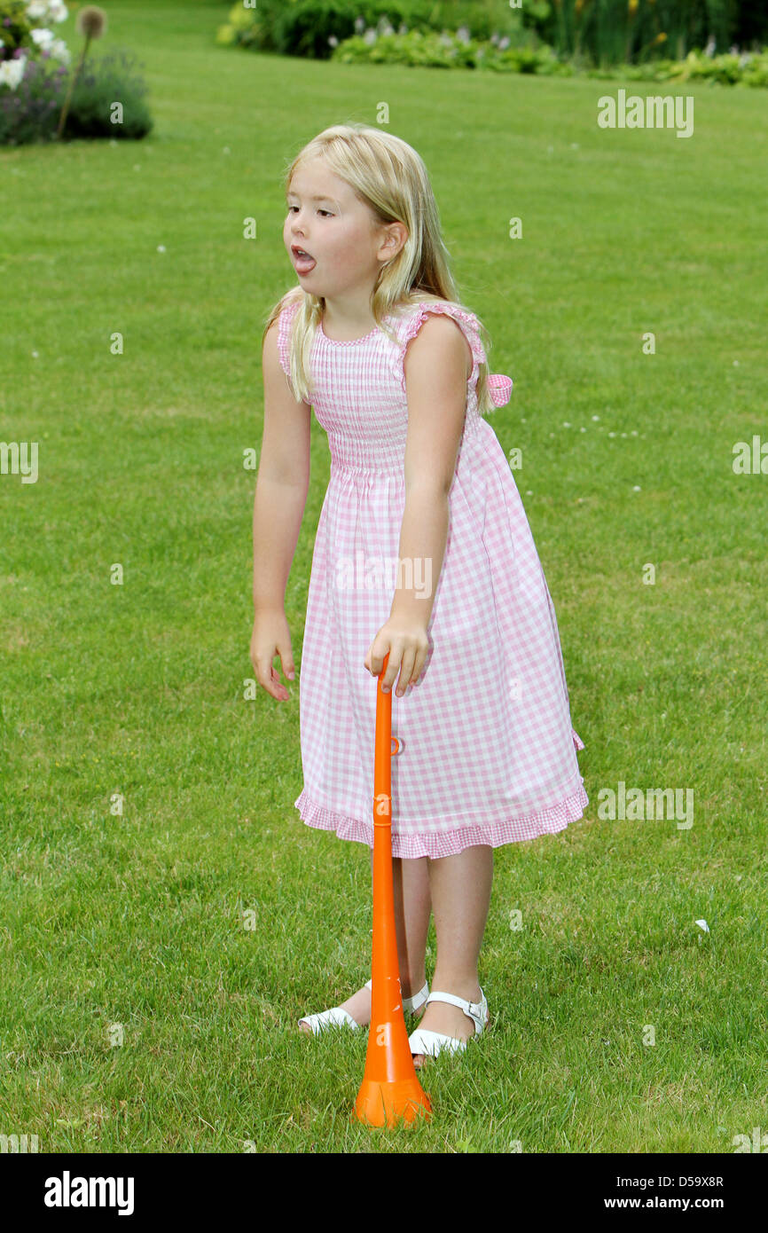 Princess Amalia during a photo session with the Crown Prince family at ...