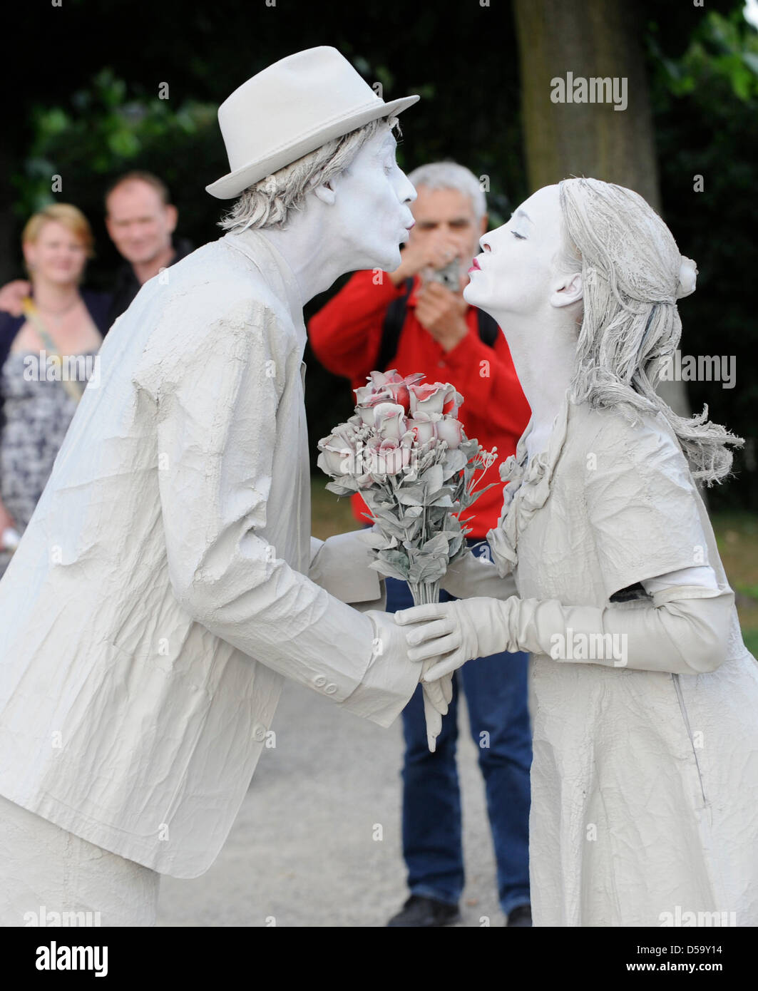 The amorous mime duo 'Toi et Moi' (Frank Poelvoorde and Kim Verlinde ...
