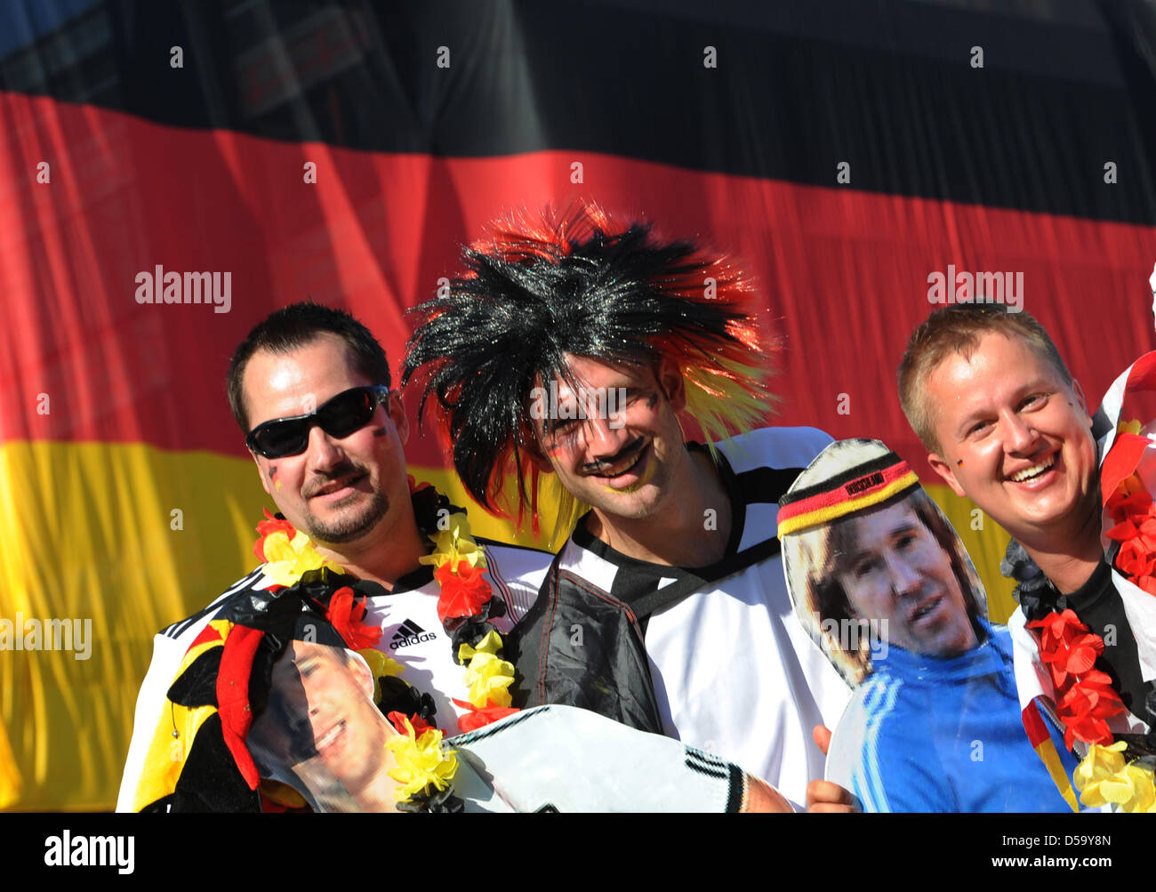 Germany supporters cheer the German national squad in Cologne, Germany ...
