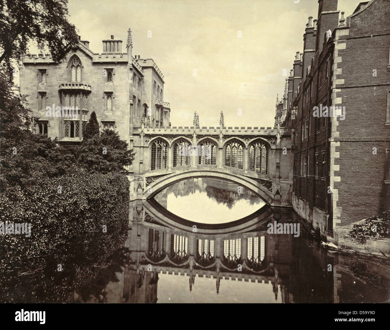 The St. John's College Bridge Arch in Cambridge, England, spans the ...
