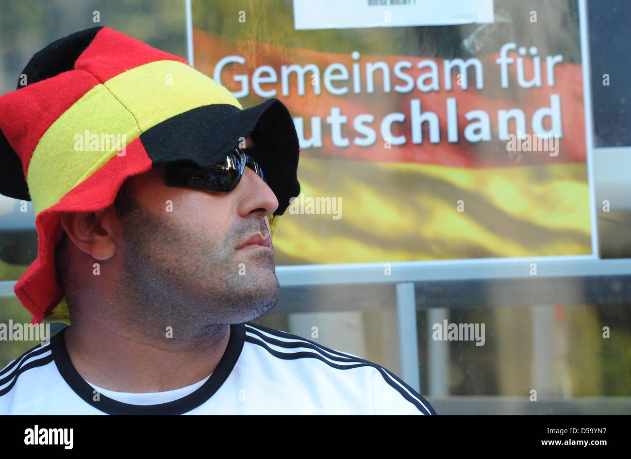 Soccer fan passionately follows the German national team in Neukölln ...