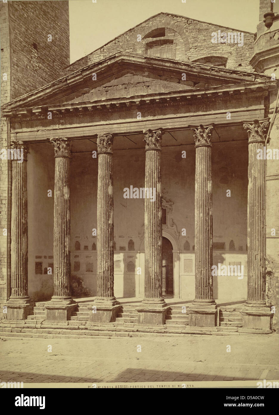 Temples and porticoes hi-res stock photography and images - Alamy