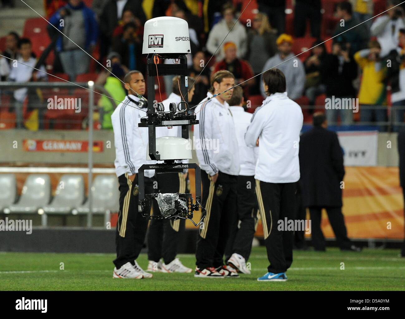 German players Dennis Aogo (L-R), Tim Wiese and Sami Khedira chat on ...