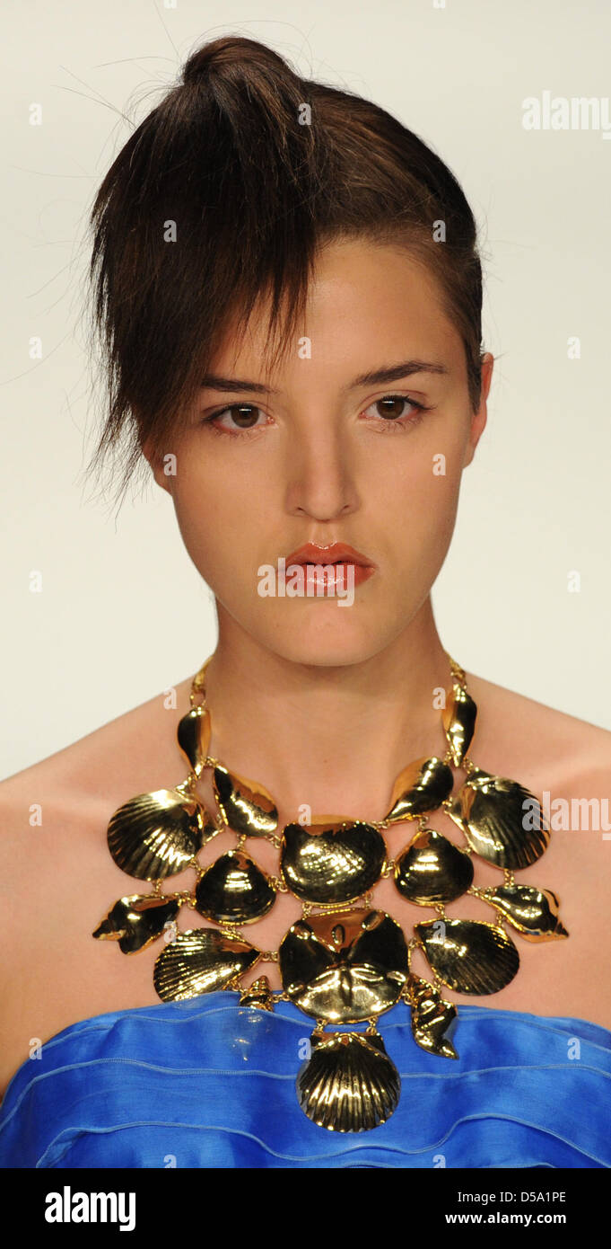 Mexican fashion model hi-res stock photography and images - Alamy