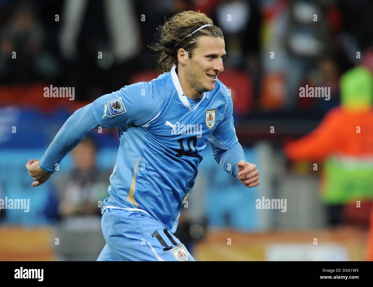 Uruguay's Diego Forlan (L) celebrates scoring the 2-1 during the 2010 ...