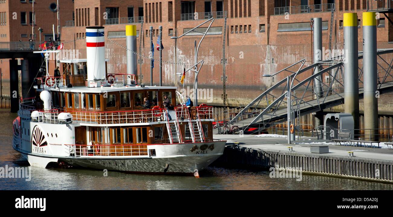 Old paddle steamer hi-res stock photography and images - Alamy