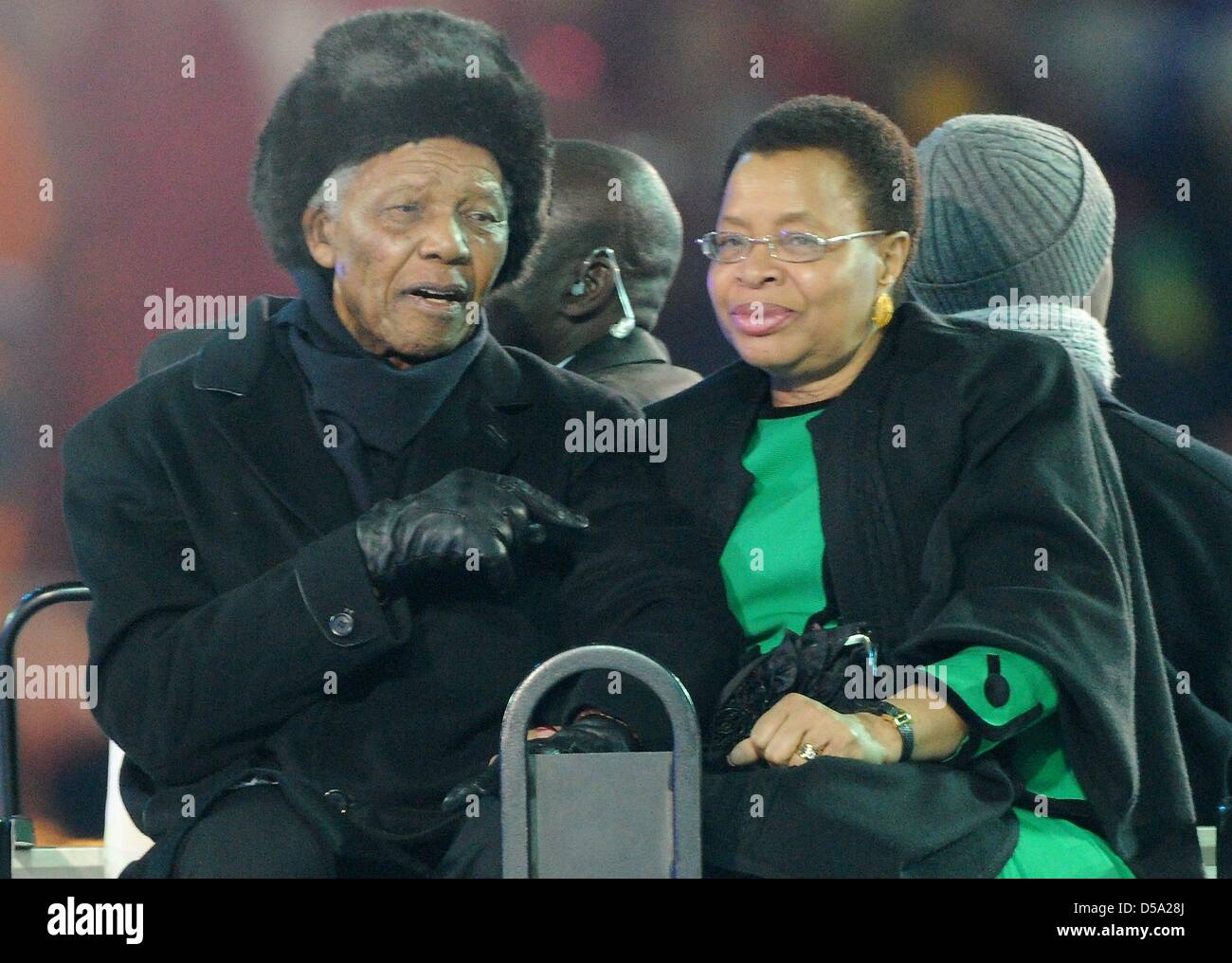 Former South African President Nelson Mandela and his wife Graca Machel ...