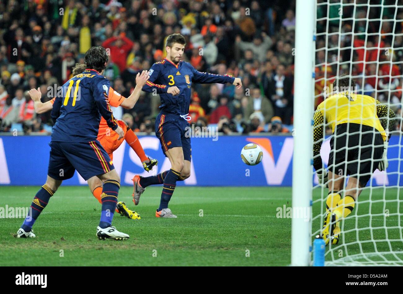 Gerard Pique (C) of Spain tries to score against goalkeeper Maarten ...