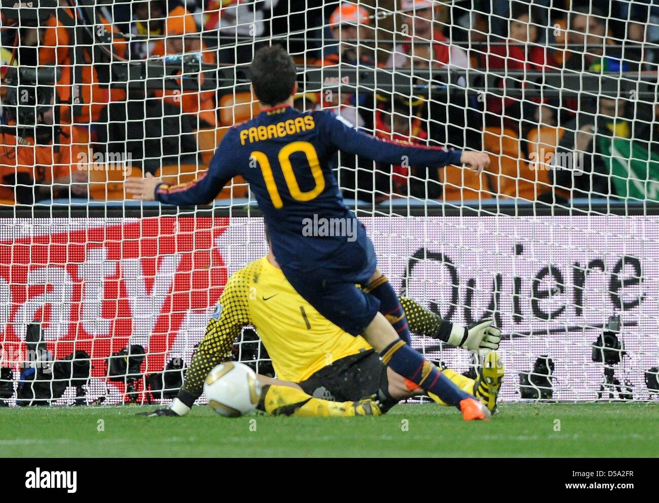 Maarten stekelenburg dutch goalkeeper hi-res stock photography and ...
