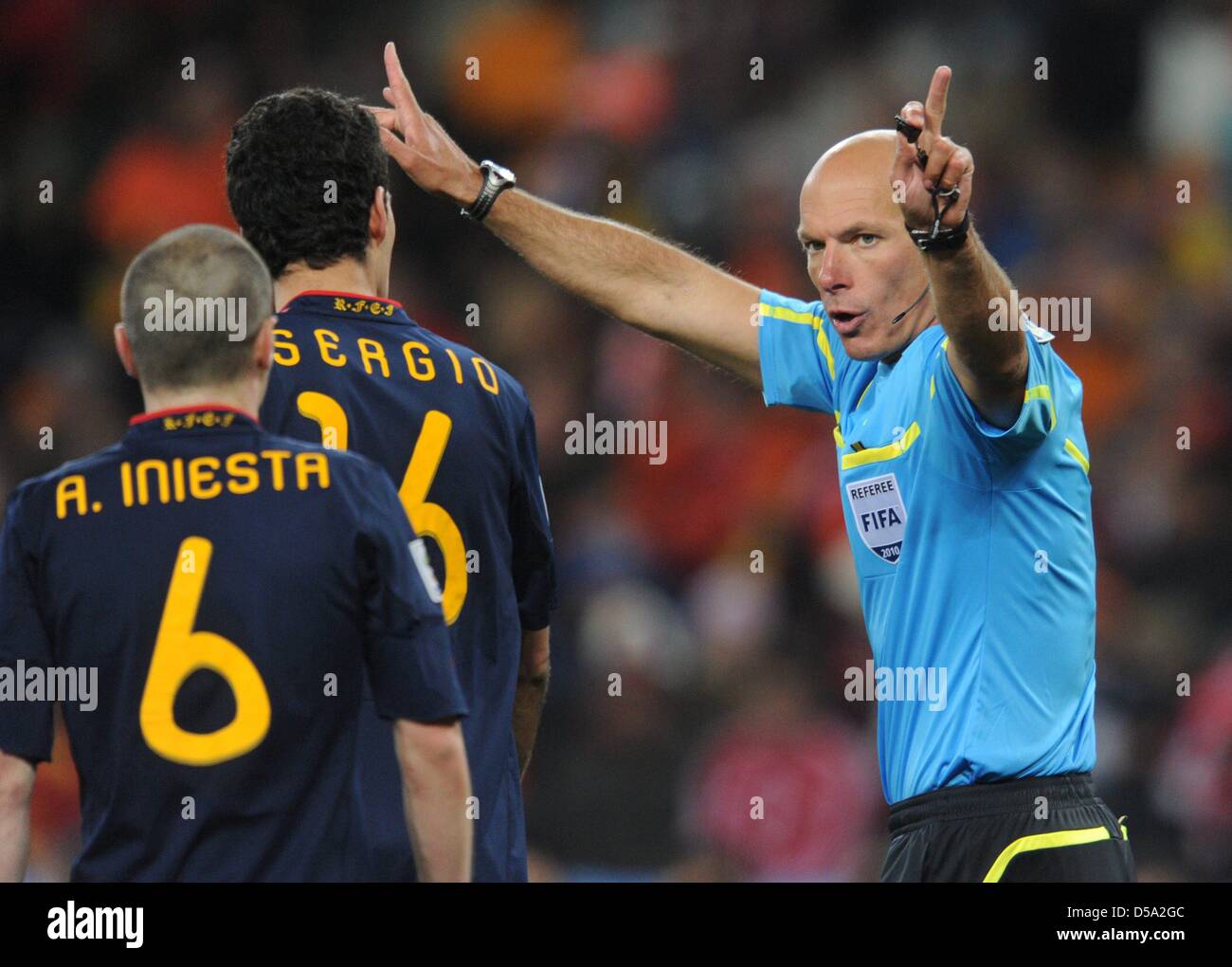 Referee Howard Webb (R) gestures next to Andres Iniesta (L) and Sergio ...