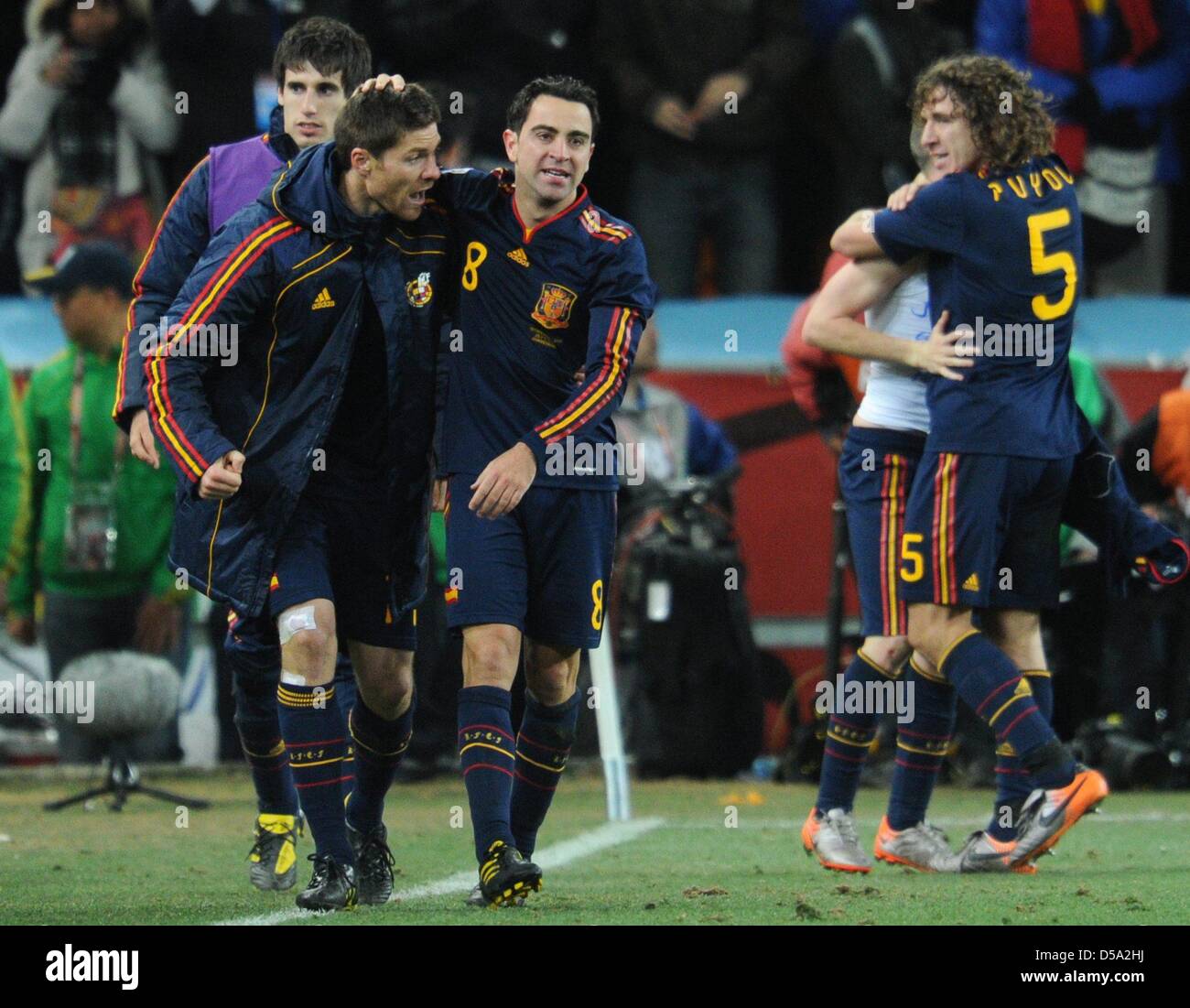 Iniesta xabi alonso xavi hi-res stock photography and images - Alamy