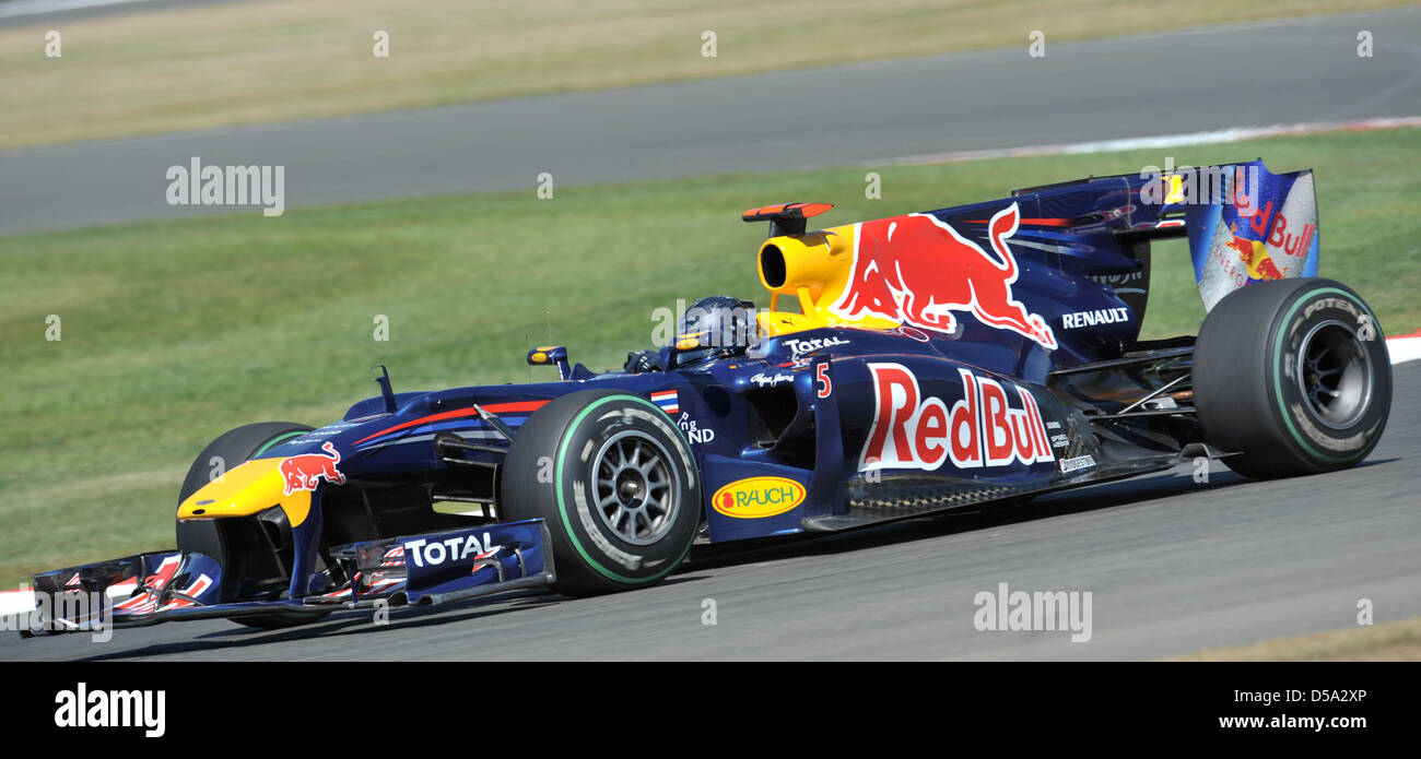 Der deutsche Formel-1-Rennfahrer Sebastian Vettel von Red Bull am Stock ...