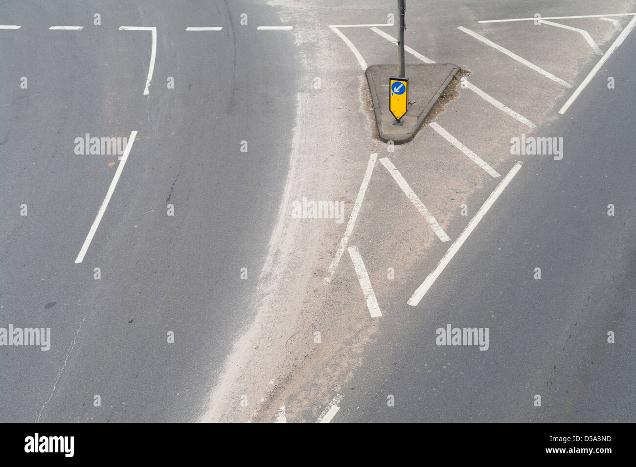 Road markings junction hi-res stock photography and images - Alamy