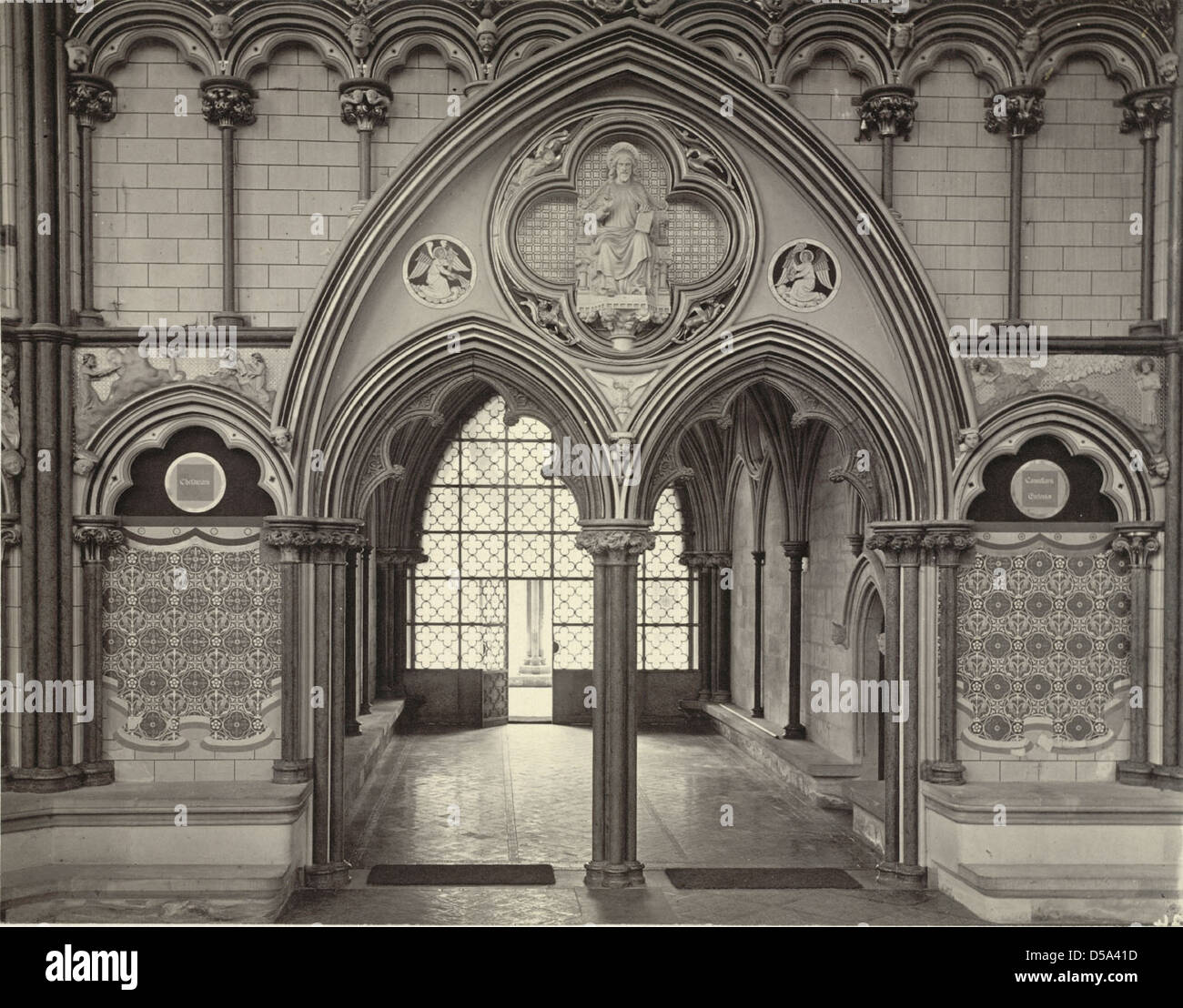 Salisbury cathedral chapter house hi-res stock photography and images ...