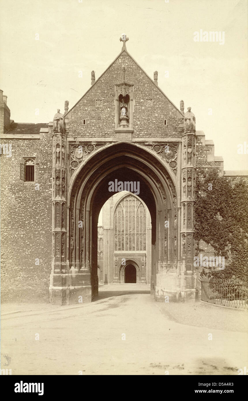 Norwich cathedral erpingham gate hi-res stock photography and images ...