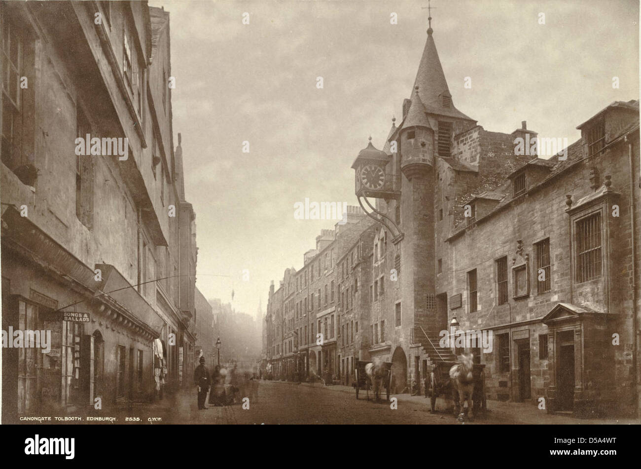 Edinburgh canongate hi-res stock photography and images - Alamy