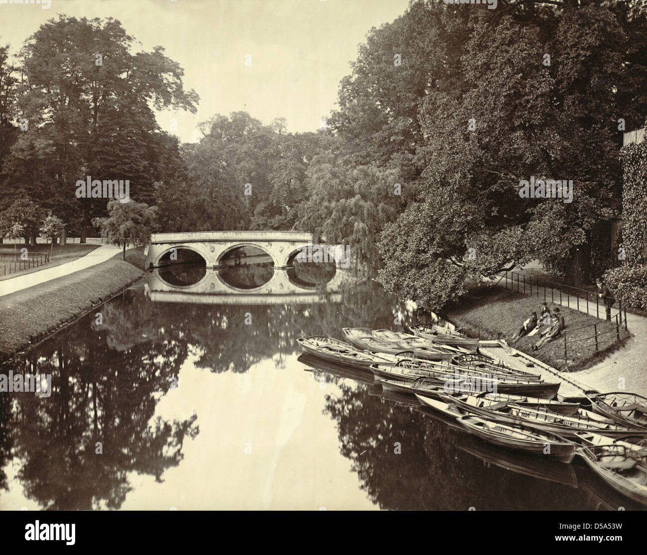 The Trinity College Bridge in Cambridge, England, spans the River Cam ...