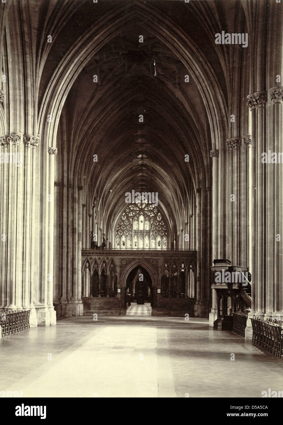 Gothic lancet windows hi-res stock photography and images - Alamy