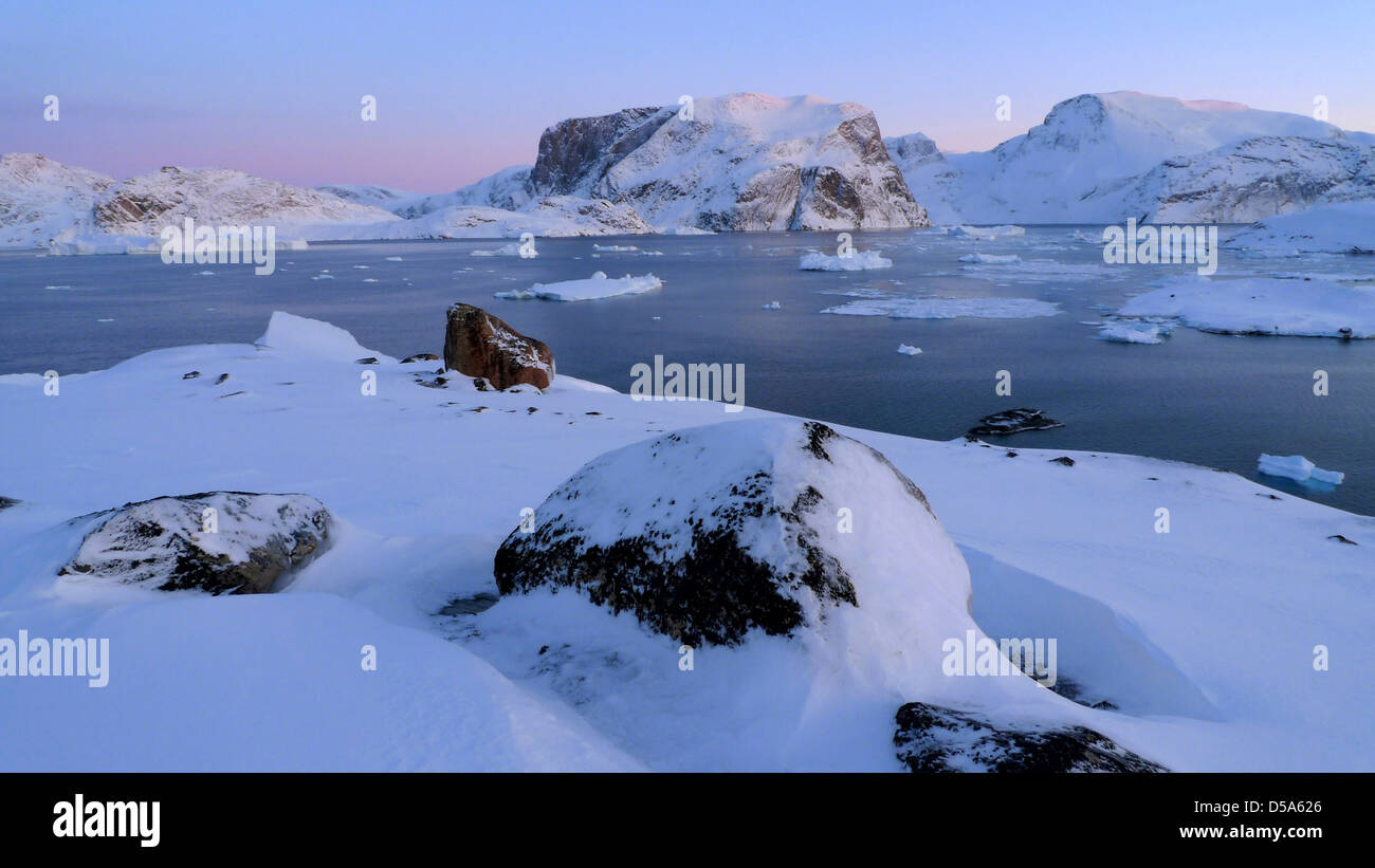 Greenland snow rock hi-res stock photography and images - Alamy