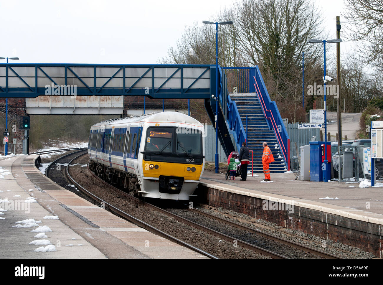 Chiltern Railways train arriving at Hatton station Stock Photo - Alamy