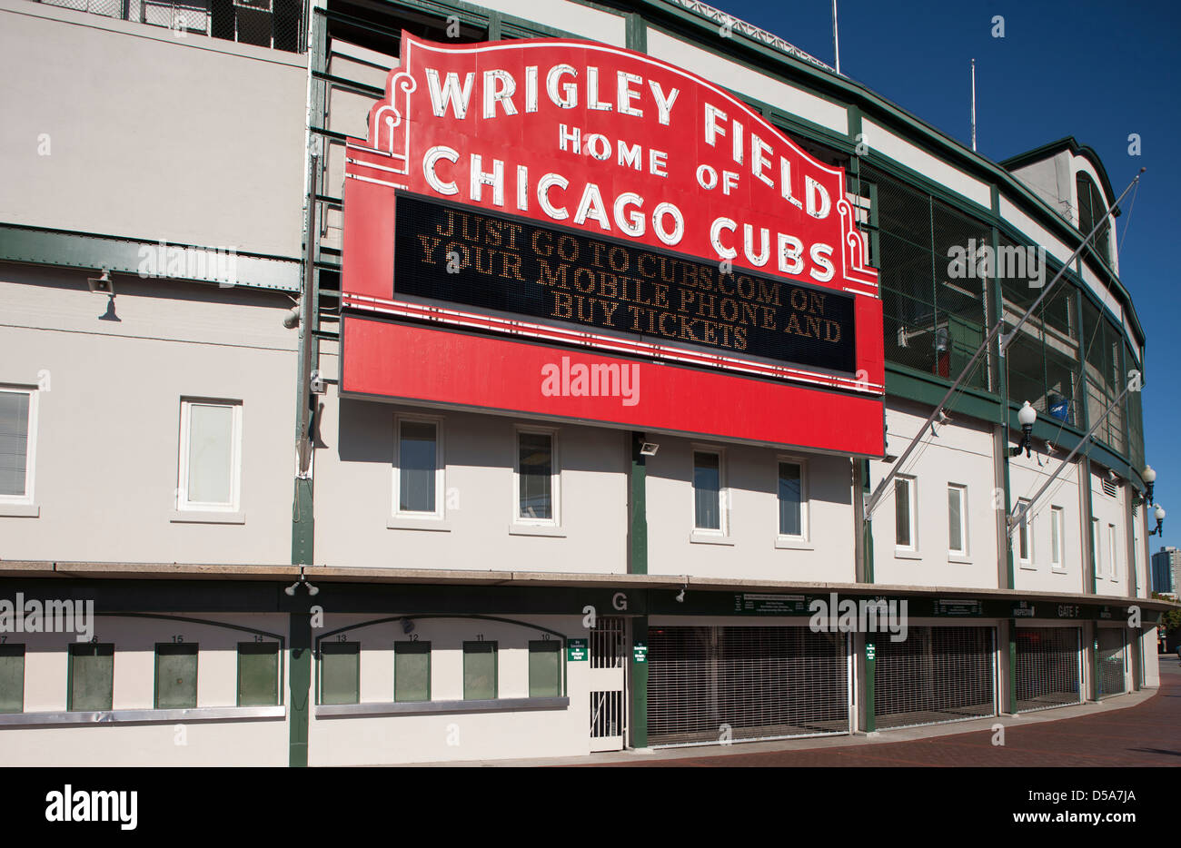 Wrigley field chicago hi-res stock photography and images - Alamy