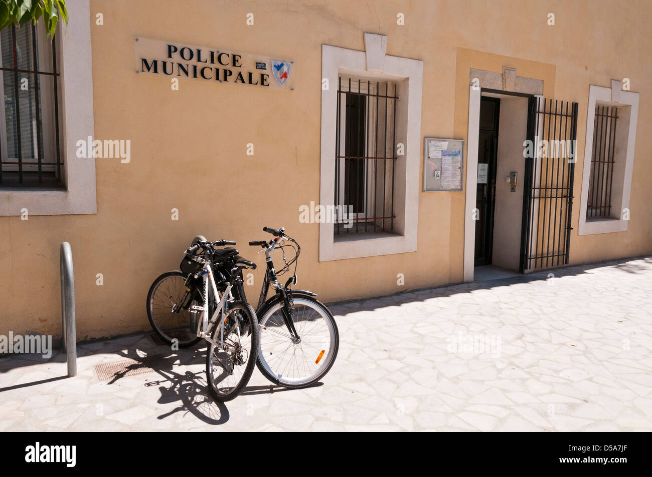 France police station hi-res stock photography and images - Alamy