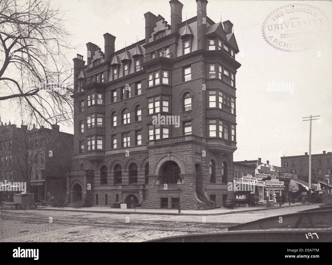 The Mount Morris Bank in Manhattan, New York, features classic office ...