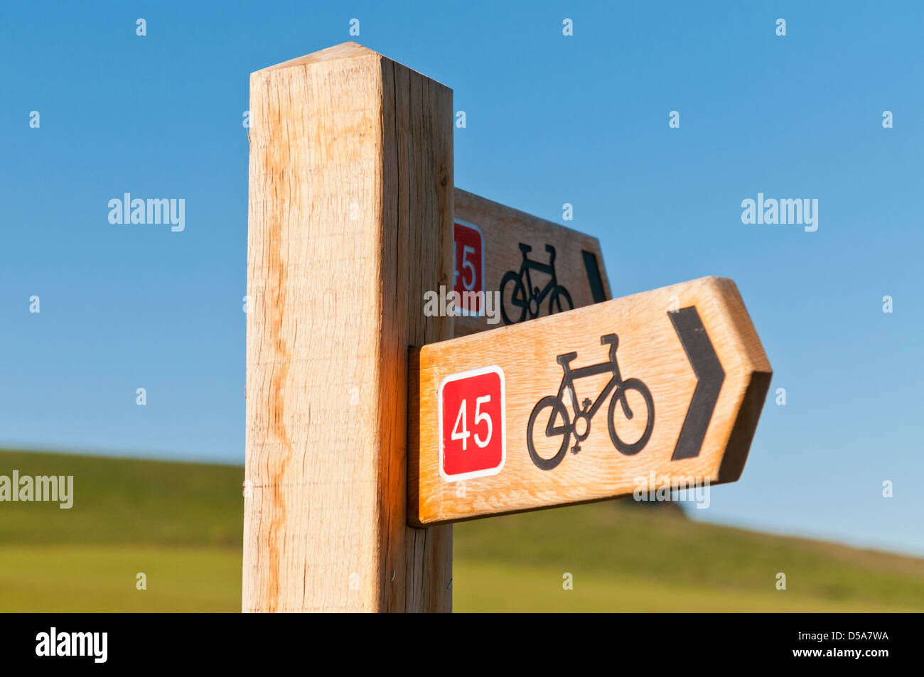 National Route 45 Cycle Network Cycling Sign, UK Stock Photo - Alamy