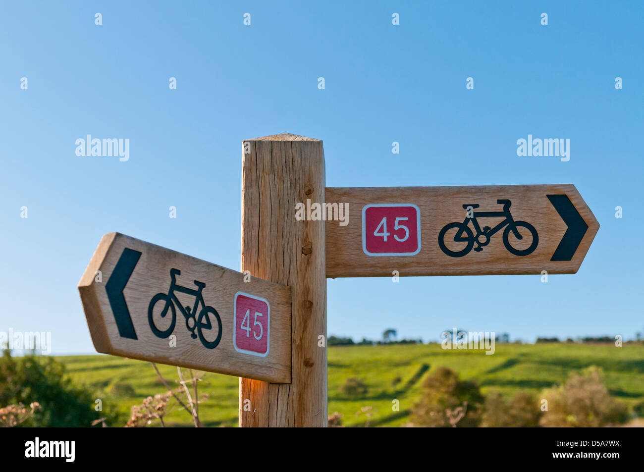 National Route 45 Cycle Network Cycling Sign, UK Stock Photo - Alamy