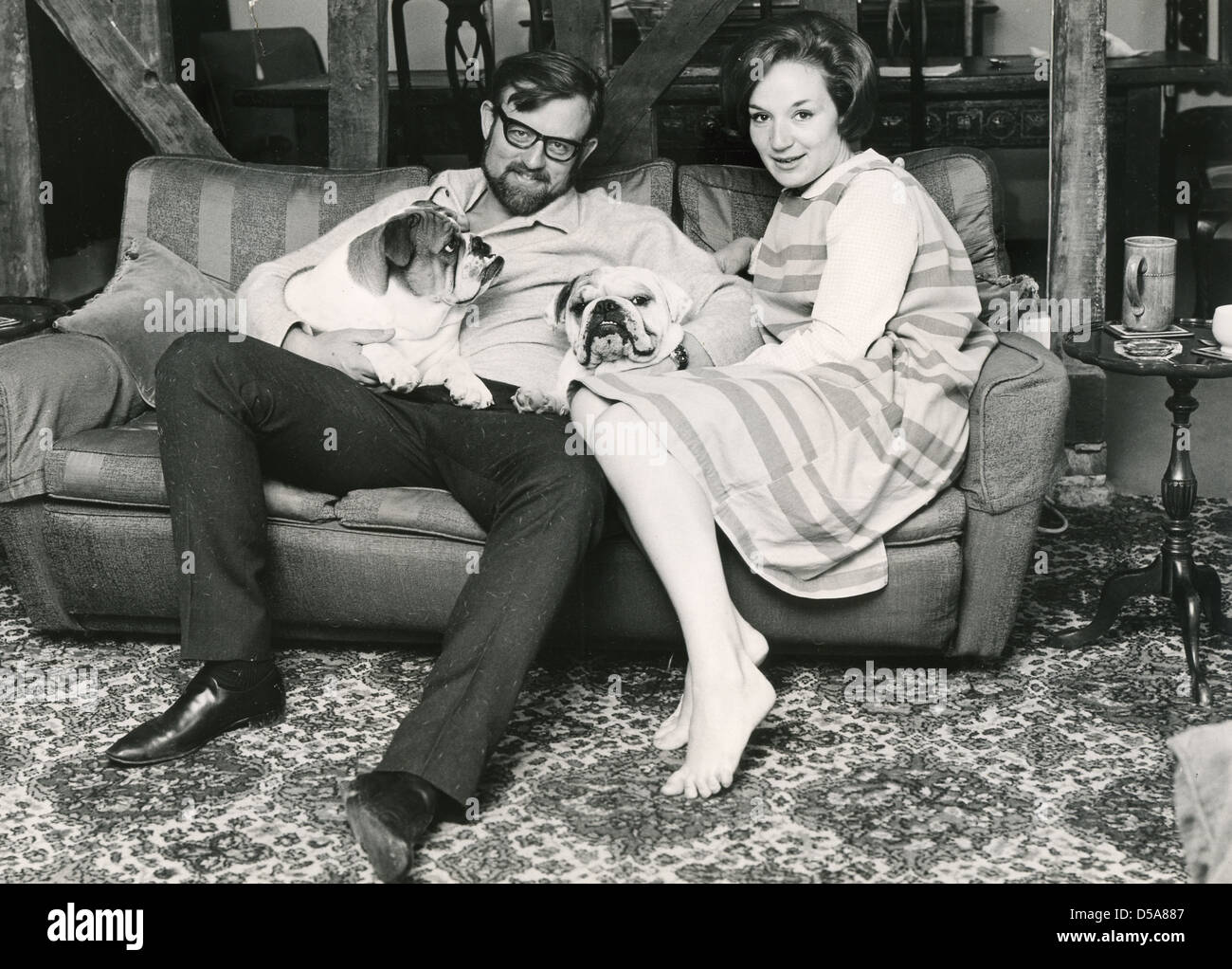 ROGER WHITTAKER Kenyan singer with wife Natalie in August 1967 and ...