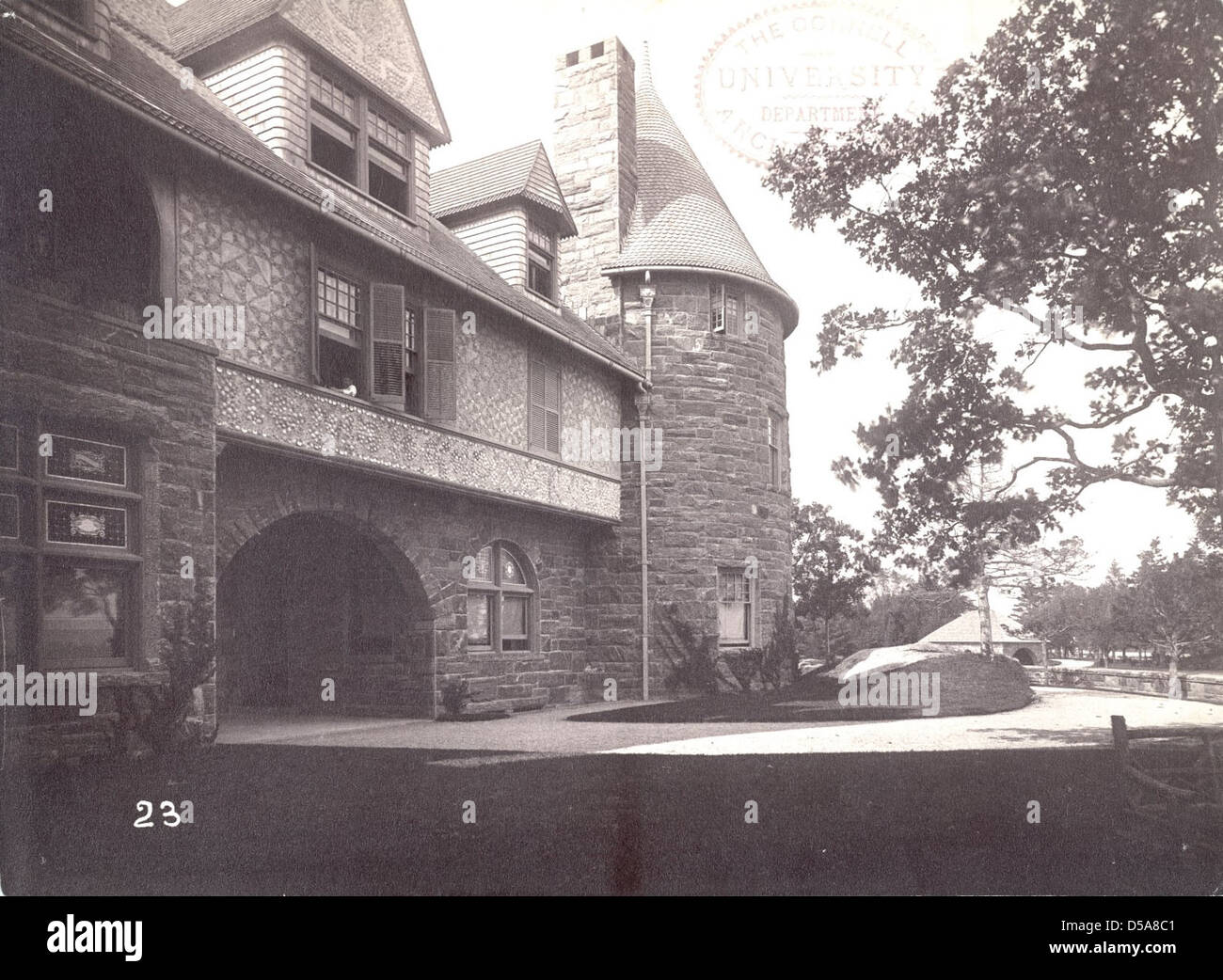 The Osborn Residence in Mamaroneck, New York, features ornate arched ...