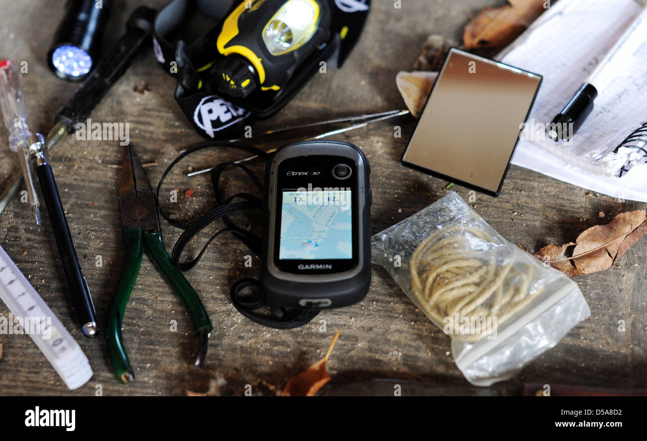 Illustration - An illustrated picture shows a geocacher who has spread ...