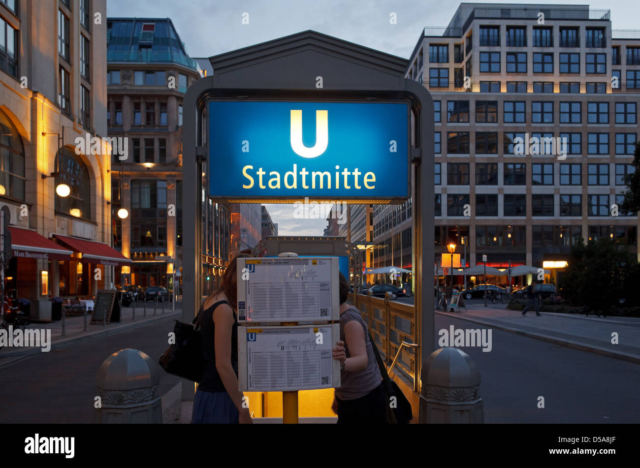 The subway downtown station hi-res stock photography and images - Alamy