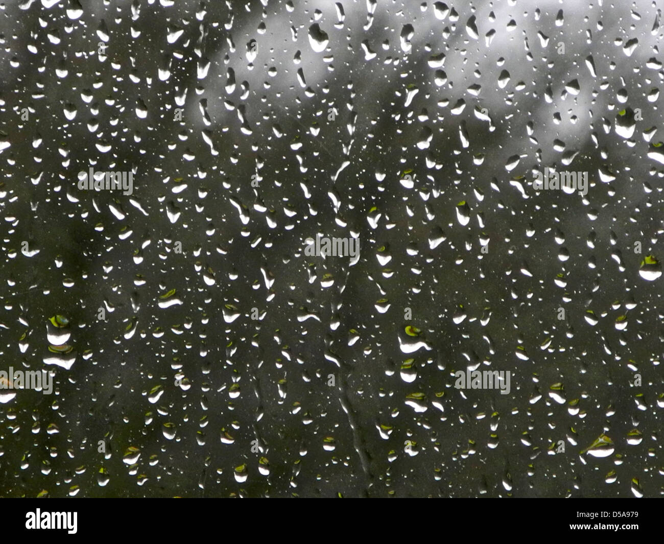 Rain on a window hi-res stock photography and images - Alamy