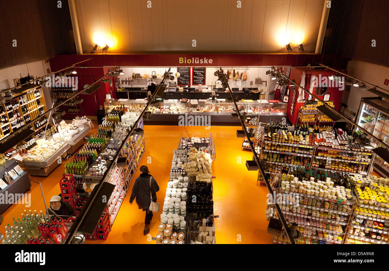 Berlin, Germany, a customer in the organic supermarket Biolüske Stock ...