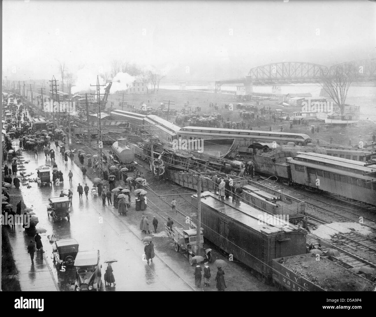 Train wreck river hi-res stock photography and images - Alamy