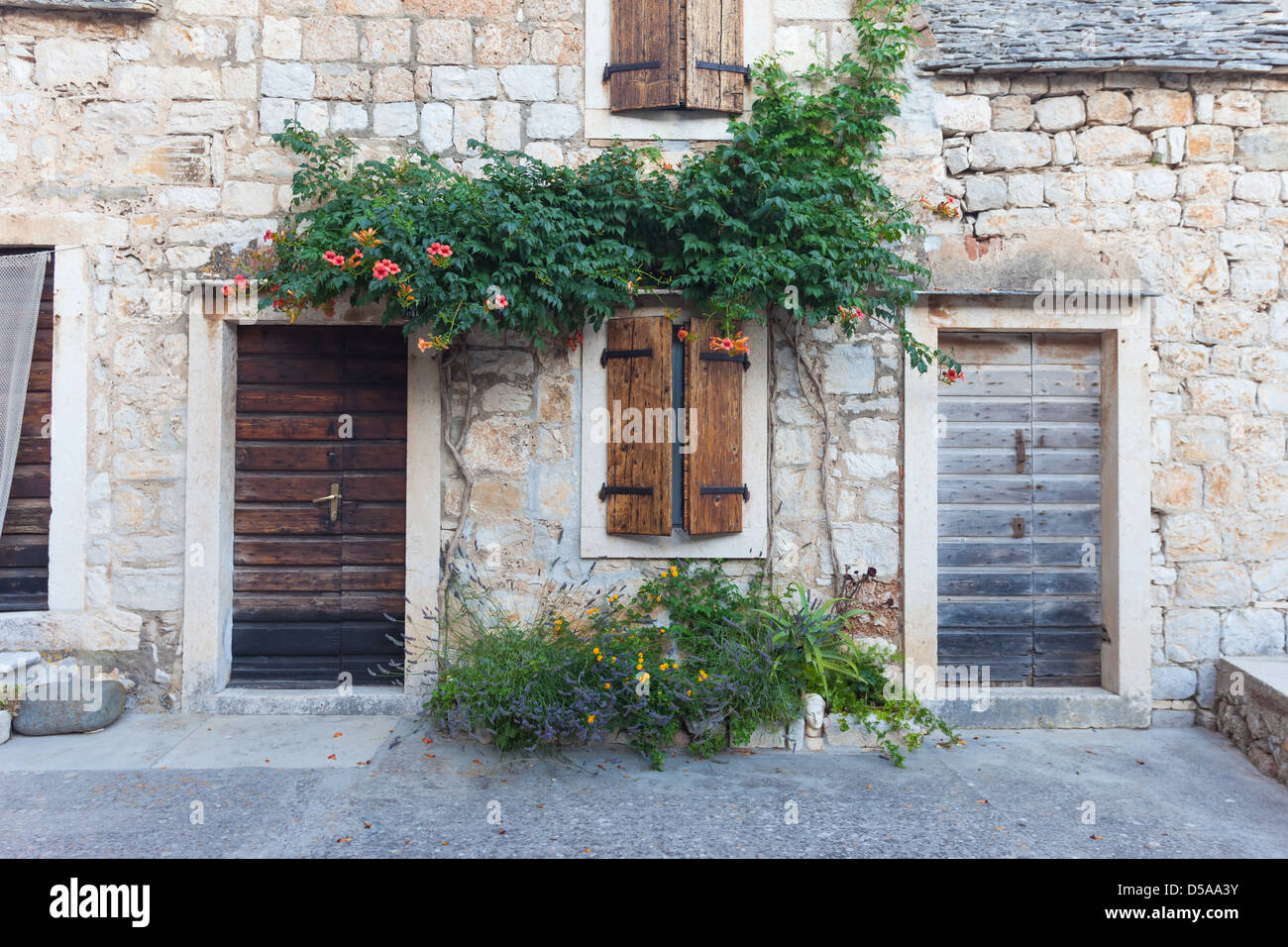 Exterior of a Beautiful Stone Cottage Stock Photo - Alamy