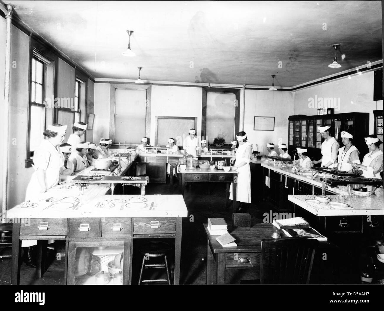 Photograph chemistry class in hi-res stock photography and images - Alamy