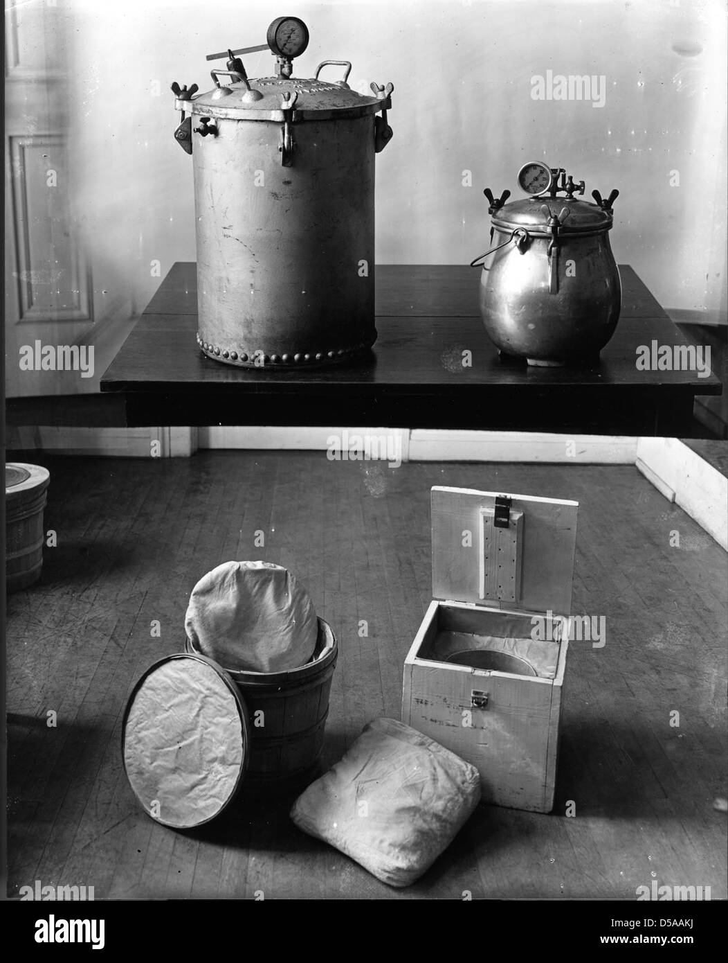 An image showing two fireless cookers alongside two commercial steam ...