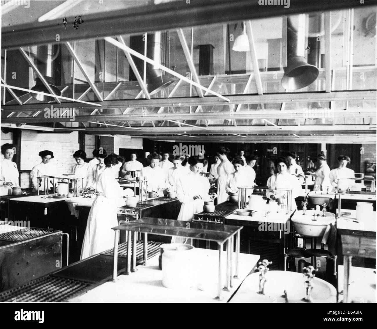 This photo depicts the Foods and Cookery laboratory at Columbia ...