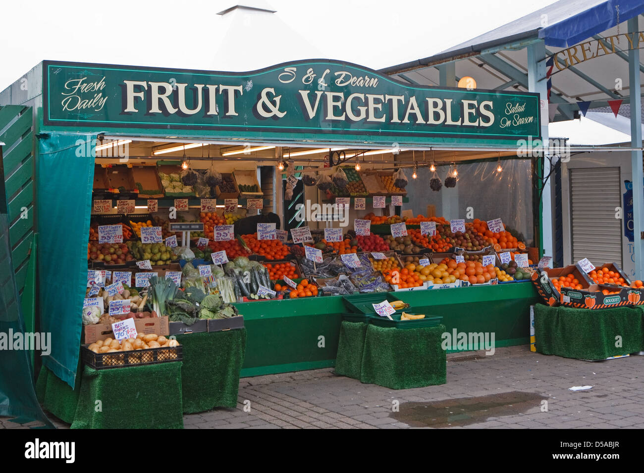 A Fruit and Vegetable stall in Great Yarmouth Market place Stock Photo ...
