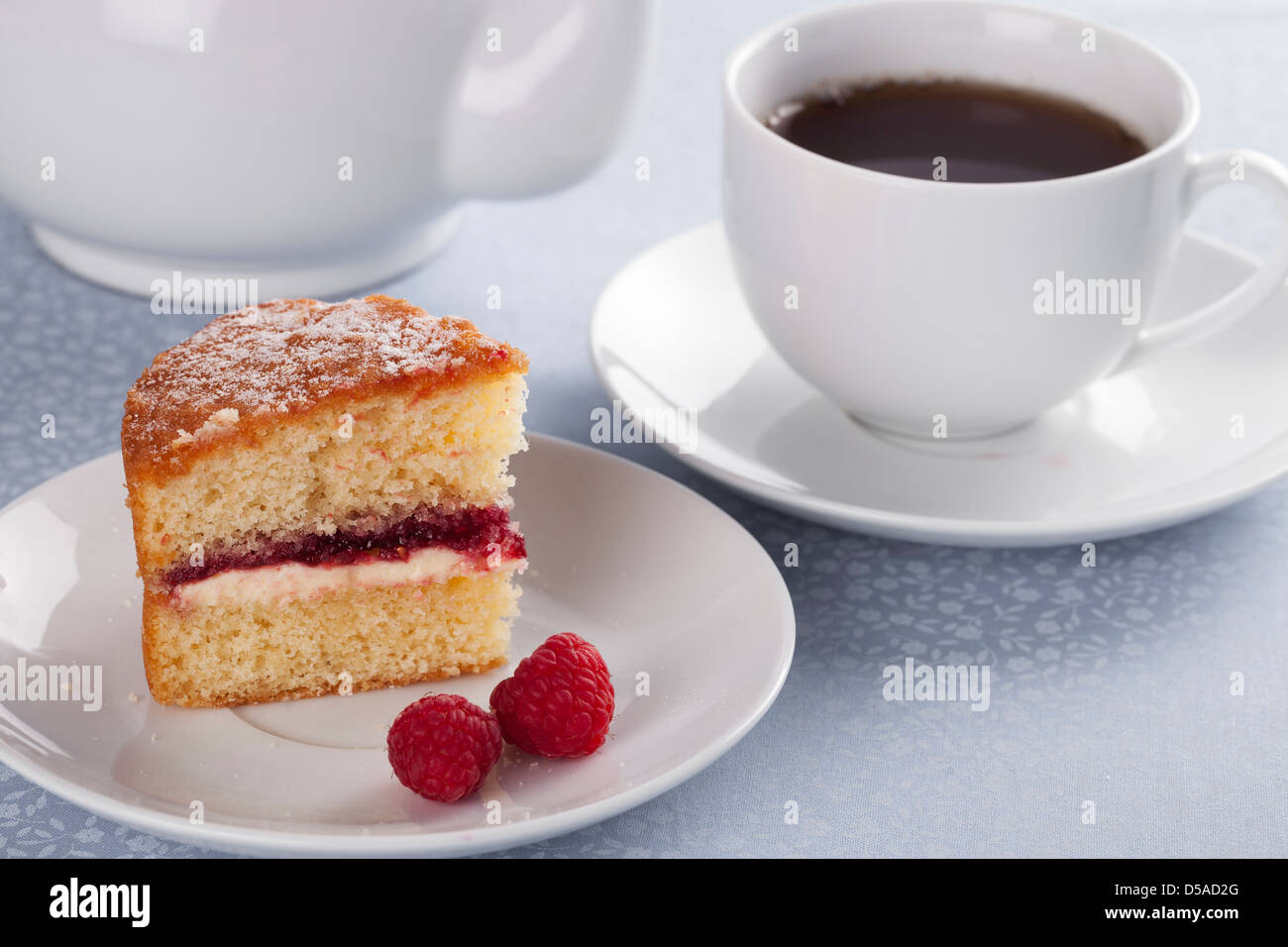 Victoria spongecake hi-res stock photography and images - Alamy
