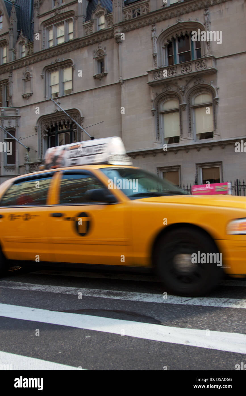 Nyc taxi ford hi-res stock photography and images - Alamy