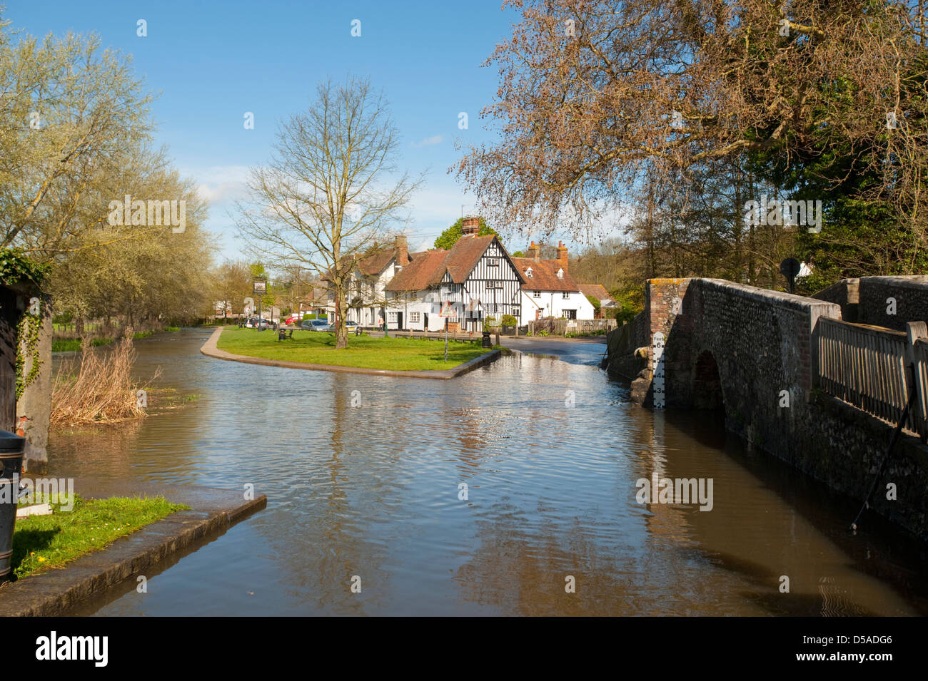 Crossing the river darent hi-res stock photography and images - Alamy