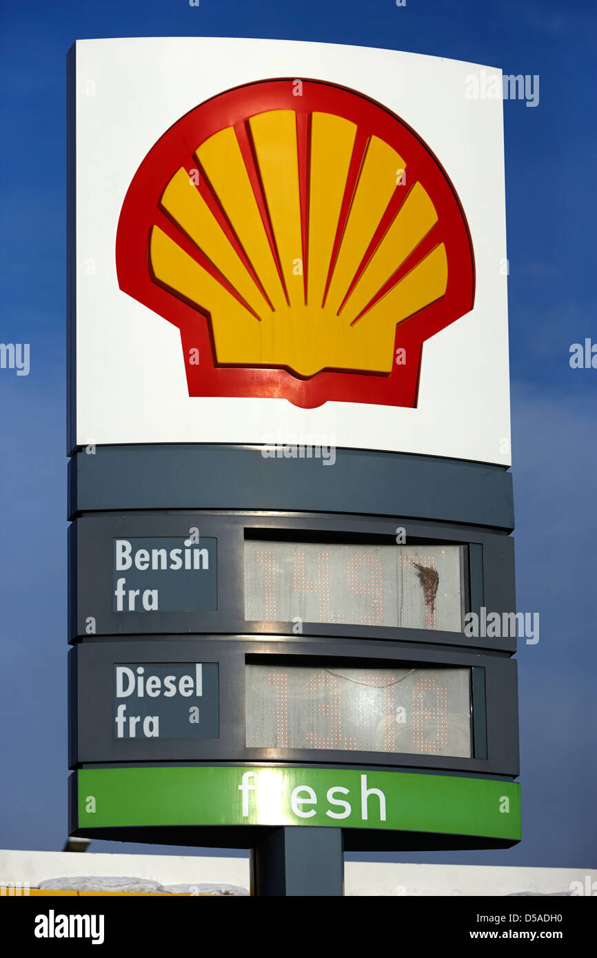 shell petrol station kirkenes finnmark norway europe Stock Photo - Alamy