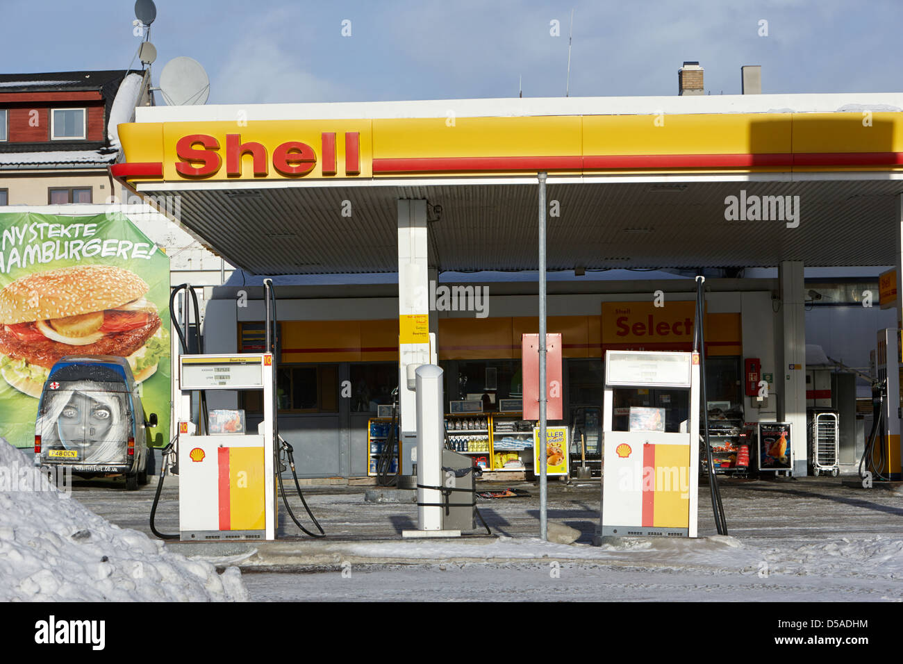 shell petrol station kirkenes finnmark norway europe Stock Photo - Alamy